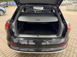Black Audi E-Tron 2019 in Kaunas, with an engine capacity of 0.00 L and mileage of 185 thousand km for 21500 €, photo 7 on AUTOMOTO.COM.LV