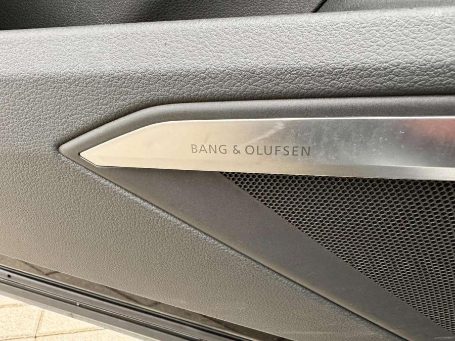 Black Audi E-Tron 2019 in Kaunas, with an engine capacity of 0.00 L and mileage of 185 thousand km for 21500 €, photo 13 on AUTOMOTO.COM.LV