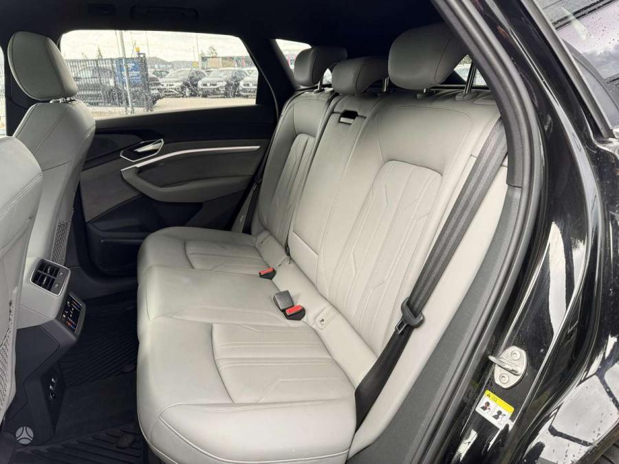 Black Audi E-Tron 2019 in Kaunas, with an engine capacity of 0.00 L and mileage of 185 thousand km for 21500 €, photo 14 on AUTOMOTO.COM.LV