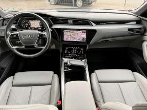 Black Audi E-Tron 2019 in Kaunas, with an engine capacity of 0.00 L and mileage of 185 thousand km for 21500 €, photo 16 on AUTOMOTO.COM.LV
