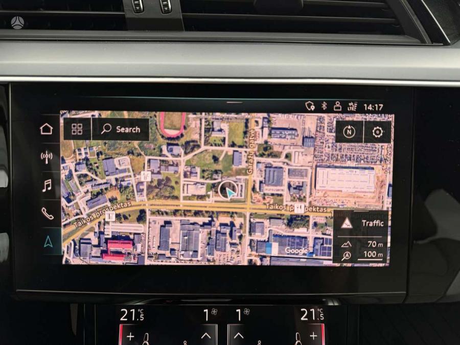 Black Audi E-Tron 2019 in Kaunas, with an engine capacity of 0.00 L and mileage of 185 thousand km for 21500 €, photo 18 on AUTOMOTO.COM.LV