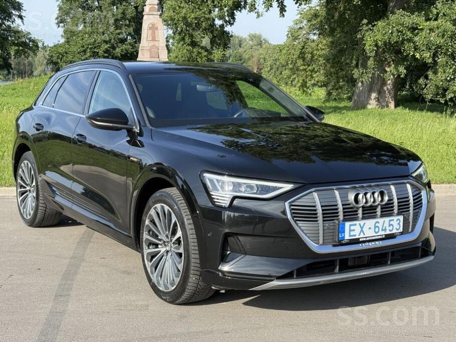 Black Audi E-Tron 2019 in Riga, with an engine capacity of 0.00 L and mileage of 0 thousand km for 26450 €, photo 3 on AUTOMOTO.COM.LV