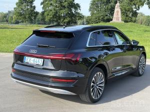 Black Audi E-Tron 2019 in Riga, with an engine capacity of 0.00 L and mileage of 0 thousand km for 26450 €, photo 5 on AUTOMOTO.COM.LV