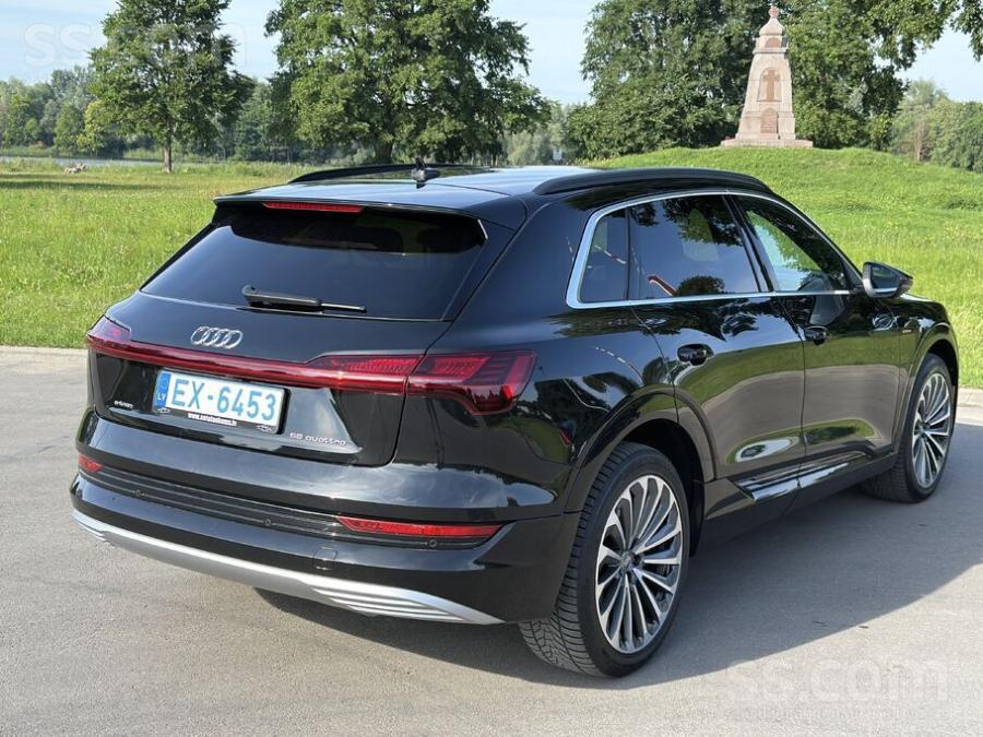 Black Audi E-Tron 2019 in Riga, with an engine capacity of 0.00 L and mileage of 0 thousand km for 26450 €, photo 5 on AUTOMOTO.COM.LV