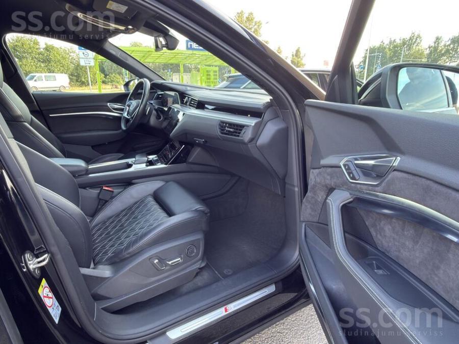 Black Audi E-Tron 2019 in Riga, with an engine capacity of 0.00 L and mileage of 0 thousand km for 26450 €, photo 7 on AUTOMOTO.COM.LV