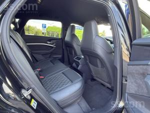 Black Audi E-Tron 2019 in Riga, with an engine capacity of 0.00 L and mileage of 0 thousand km for 26450 €, photo 9 on AUTOMOTO.COM.LV