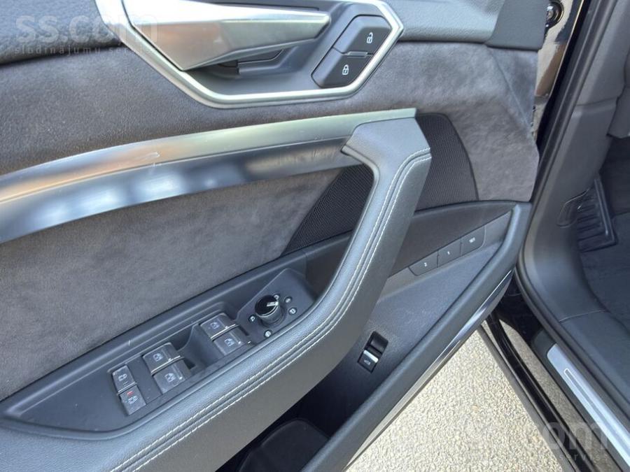 Black Audi E-Tron 2019 in Riga, with an engine capacity of 0.00 L and mileage of 0 thousand km for 26450 €, photo 12 on AUTOMOTO.COM.LV