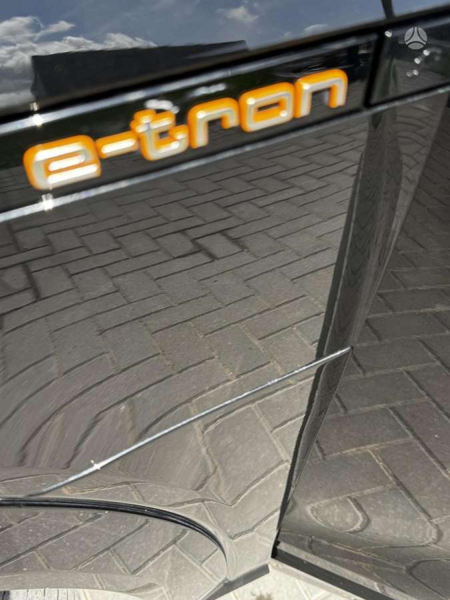 Черный Ауди E-Tron 2019 в Каунас, объемом двигателя 0.00 л и пробегом 246 тыс. км за 22999 €, фото 31 на AUTOMOTO.COM.LV