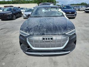 Black Audi E-Tron 2019 in Vilnius, with an engine capacity of 0.00 L and mileage of 130 thousand km for 14400 €, photo 3 on AUTOMOTO.COM.LV