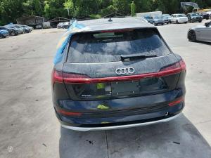 Black Audi E-Tron 2019 in Vilnius, with an engine capacity of 0.00 L and mileage of 130 thousand km for 14400 €, photo 5 on AUTOMOTO.COM.LV