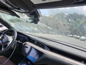 Black Audi E-Tron 2019 in Vilnius, with an engine capacity of 0.00 L and mileage of 130 thousand km for 14400 €, photo 15 on AUTOMOTO.COM.LV