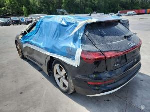 Black Audi E-Tron 2019 in Vilnius, with an engine capacity of 0.00 L and mileage of 130 thousand km for 14400 €, photo 16 on AUTOMOTO.COM.LV