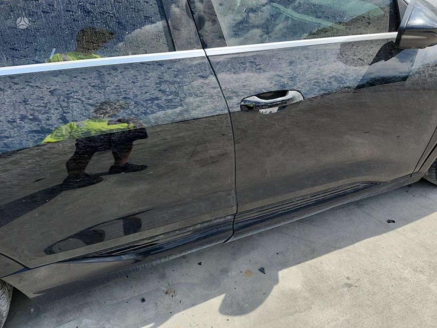 Black Audi E-Tron 2019 in Vilnius, with an engine capacity of 0.00 L and mileage of 130 thousand km for 14400 €, photo 19 on AUTOMOTO.COM.LV
