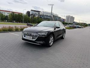 Black Audi E-Tron 2019 in Vilnius, with an engine capacity of 0.00 L and mileage of 170 thousand km for 21800 €, photo 3 on AUTOMOTO.COM.LV