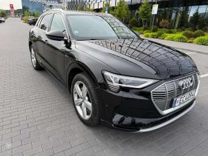 Black Audi E-Tron 2019 in Vilnius, with an engine capacity of 0.00 L and mileage of 170 thousand km for 21800 €, photo 6 on AUTOMOTO.COM.LV