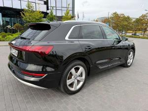 Black Audi E-Tron 2019 in Vilnius, with an engine capacity of 0.00 L and mileage of 170 thousand km for 21800 €, photo 7 on AUTOMOTO.COM.LV