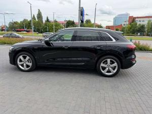 Black Audi E-Tron 2019 in Vilnius, with an engine capacity of 0.00 L and mileage of 170 thousand km for 21800 €, photo 9 on AUTOMOTO.COM.LV