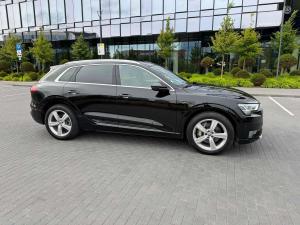 Black Audi E-Tron 2019 in Vilnius, with an engine capacity of 0.00 L and mileage of 170 thousand km for 21800 €, photo 10 on AUTOMOTO.COM.LV