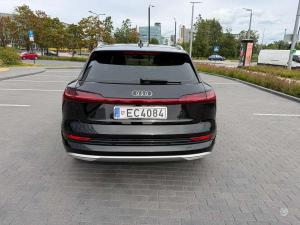 Black Audi E-Tron 2019 in Vilnius, with an engine capacity of 0.00 L and mileage of 170 thousand km for 21800 €, photo 14 on AUTOMOTO.COM.LV