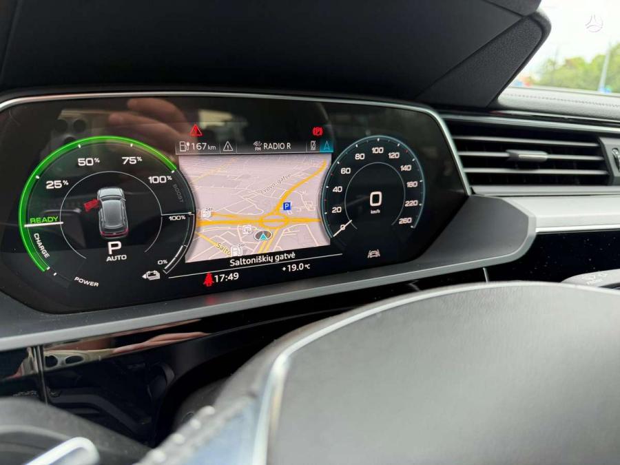 Black Audi E-Tron 2019 in Vilnius, with an engine capacity of 0.00 L and mileage of 170 thousand km for 21800 €, photo 15 on AUTOMOTO.COM.LV