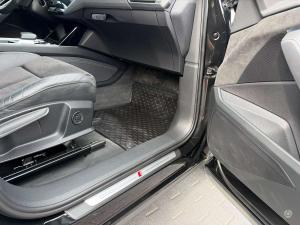 Black Audi E-Tron 2019 in Vilnius, with an engine capacity of 0.00 L and mileage of 170 thousand km for 21800 €, photo 18 on AUTOMOTO.COM.LV