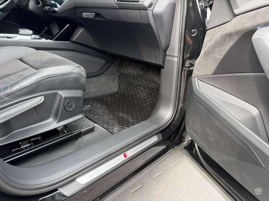 Black Audi E-Tron 2019 in Vilnius, with an engine capacity of 0.00 L and mileage of 170 thousand km for 21800 €, photo 18 on AUTOMOTO.COM.LV