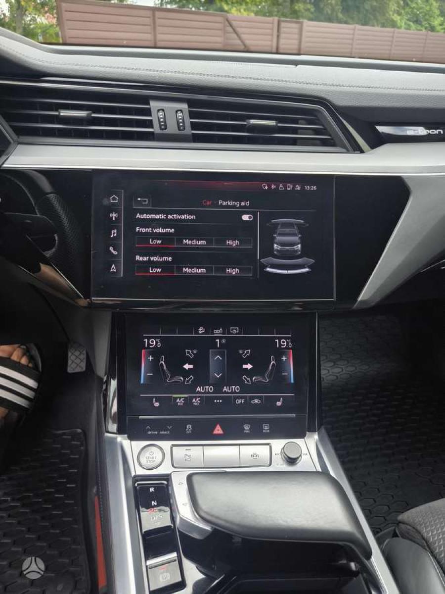Black Audi E-Tron 2019 in Vilnius, with an engine capacity of 0.00 L and mileage of 170 thousand km for 21800 €, photo 21 on AUTOMOTO.COM.LV
