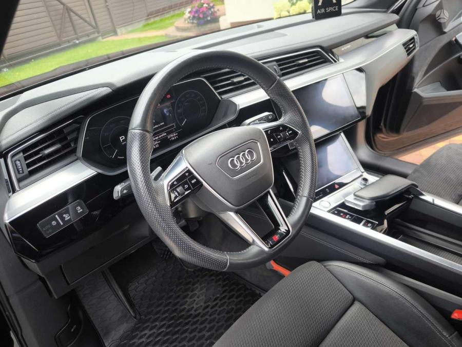 Black Audi E-Tron 2019 in Vilnius, with an engine capacity of 0.00 L and mileage of 170 thousand km for 21800 €, photo 22 on AUTOMOTO.COM.LV