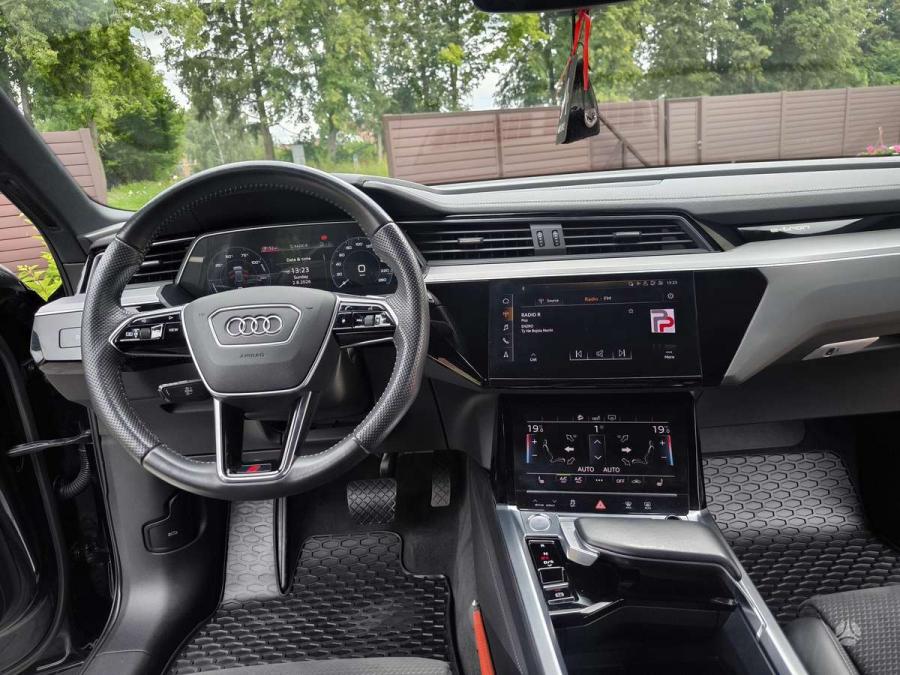 Black Audi E-Tron 2019 in Vilnius, with an engine capacity of 0.00 L and mileage of 170 thousand km for 21800 €, photo 23 on AUTOMOTO.COM.LV