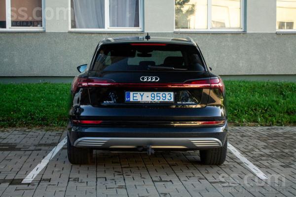 Black Audi E-Tron 2019 in Jelgava, with an engine capacity of 0.00 L and mileage of 178 thousand km for 20900 €, photo 6 on AUTOMOTO.COM.LV