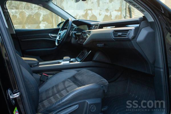 Black Audi E-Tron 2019 in Jelgava, with an engine capacity of 0.00 L and mileage of 178 thousand km for 20900 €, photo 8 on AUTOMOTO.COM.LV