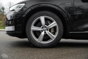 Melns Audi E-Tron 2019 Viļņa, ar dzinēja tilpumu 0.00 L un nobraukumu 84 tūkst. km par 28900 €, foto 8 vietnē AUTOMOTO.COM.LV