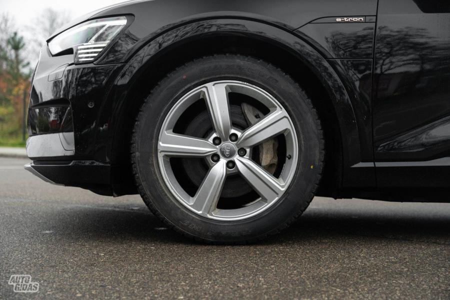 Melns Audi E-Tron 2019 Viļņa, ar dzinēja tilpumu 0.00 L un nobraukumu 84 tūkst. km par 28900 €, foto 8 vietnē AUTOMOTO.COM.LV