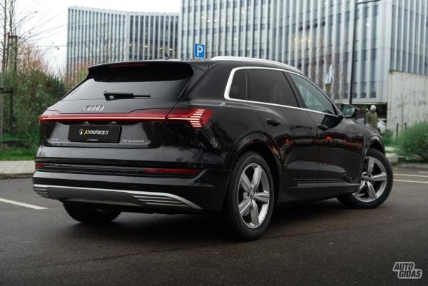 Melns Audi E-Tron 2019 Viļņa, ar dzinēja tilpumu 0.00 L un nobraukumu 84 tūkst. km par 28900 €, foto 9 vietnē AUTOMOTO.COM.LV