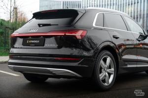 Melns Audi E-Tron 2019 Viļņa, ar dzinēja tilpumu 0.00 L un nobraukumu 84 tūkst. km par 28900 €, foto 10 vietnē AUTOMOTO.COM.LV