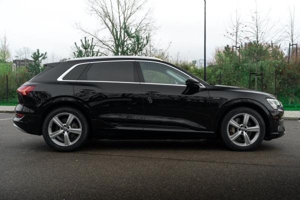 Melns Audi E-Tron 2019 Viļņa, ar dzinēja tilpumu 0.00 L un nobraukumu 84 tūkst. km par 28900 €, foto 11 vietnē AUTOMOTO.COM.LV