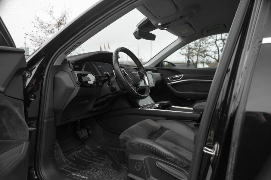 Melns Audi E-Tron 2019 Viļņa, ar dzinēja tilpumu 0.00 L un nobraukumu 84 tūkst. km par 28900 €, foto 17 vietnē AUTOMOTO.COM.LV