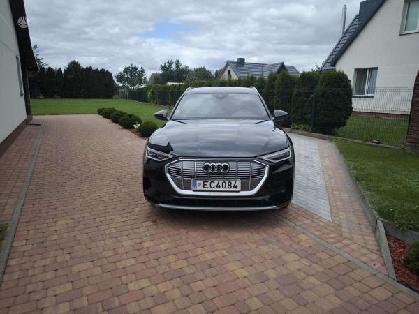 Audi E-Tron 2019 in Vilnius on AUTOMOTO.COM.LV Black Audi E-Tron 2019 in Vilnius, with an engine capacity of 0.00 L and mileage of 173 thousand km for 21450 €, photo 1 on AUTOMOTO.COM.LV