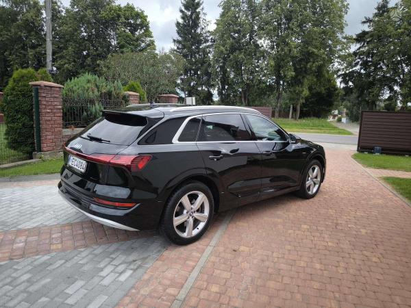 Audi E-Tron 2019 in Vilnius on AUTOMOTO.COM.LV Black Audi E-Tron 2019 in Vilnius, with an engine capacity of 0.00 L and mileage of 173 thousand km for 21450 €, photo 6 on AUTOMOTO.COM.LV