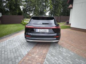 Black Audi E-Tron 2019 in Vilnius, with an engine capacity of 0.00 L and mileage of 173 thousand km for 21450 €, photo 8 on AUTOMOTO.COM.LV
