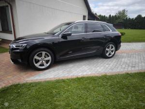 Black Audi E-Tron 2019 in Vilnius, with an engine capacity of 0.00 L and mileage of 173 thousand km for 21450 €, photo 16 on AUTOMOTO.COM.LV