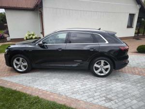 Black Audi E-Tron 2019 in Vilnius, with an engine capacity of 0.00 L and mileage of 173 thousand km for 21450 €, photo 19 on AUTOMOTO.COM.LV