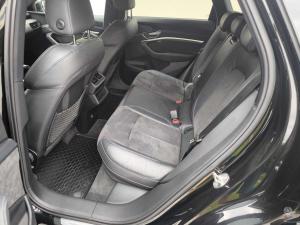 Black Audi E-Tron 2019 in Vilnius, with an engine capacity of 0.00 L and mileage of 173 thousand km for 21450 €, photo 24 on AUTOMOTO.COM.LV