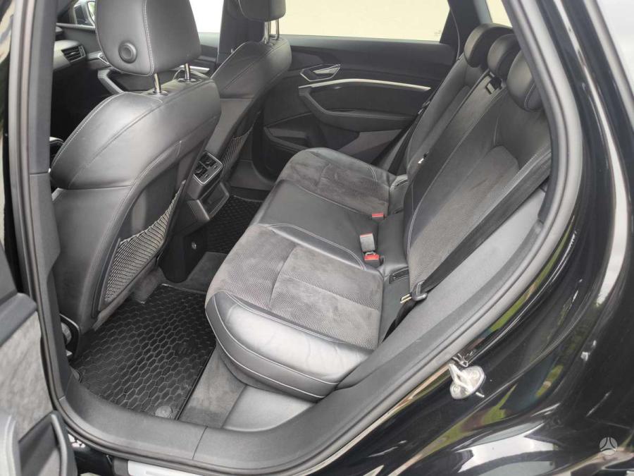 Black Audi E-Tron 2019 in Vilnius, with an engine capacity of 0.00 L and mileage of 173 thousand km for 21450 €, photo 24 on AUTOMOTO.COM.LV