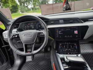 Black Audi E-Tron 2019 in Vilnius, with an engine capacity of 0.00 L and mileage of 173 thousand km for 21450 €, photo 28 on AUTOMOTO.COM.LV