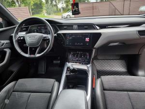 Black Audi E-Tron 2019 in Vilnius, with an engine capacity of 0.00 L and mileage of 173 thousand km for 21450 €, photo 31 on AUTOMOTO.COM.LV
