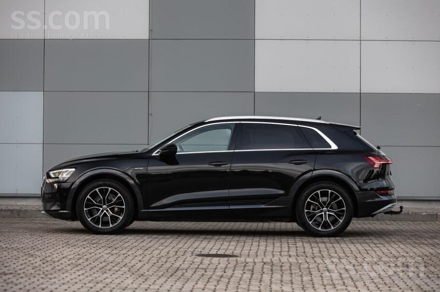 Melns Audi E-Tron 2019 Jelgava, ar dzinēja tilpumu 0.00 L un nobraukumu 0 tūkst. km par 18900 €, foto 5 vietnē AUTOMOTO.COM.LV