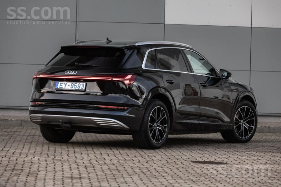 Melns Audi E-Tron 2019 Jelgava, ar dzinēja tilpumu 0.00 L un nobraukumu 0 tūkst. km par 18900 €, foto 10 vietnē AUTOMOTO.COM.LV