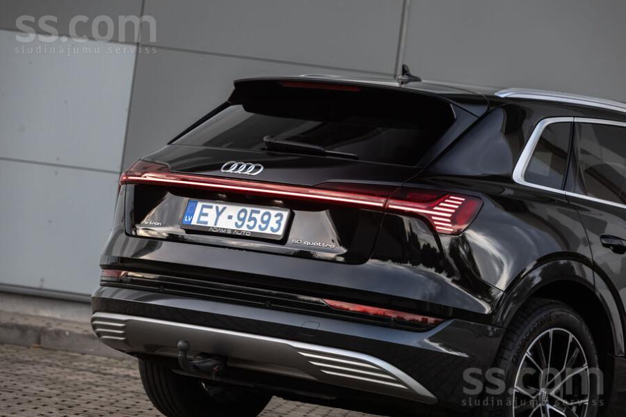 Melns Audi E-Tron 2019 Jelgava, ar dzinēja tilpumu 0.00 L un nobraukumu 0 tūkst. km par 18900 €, foto 13 vietnē AUTOMOTO.COM.LV