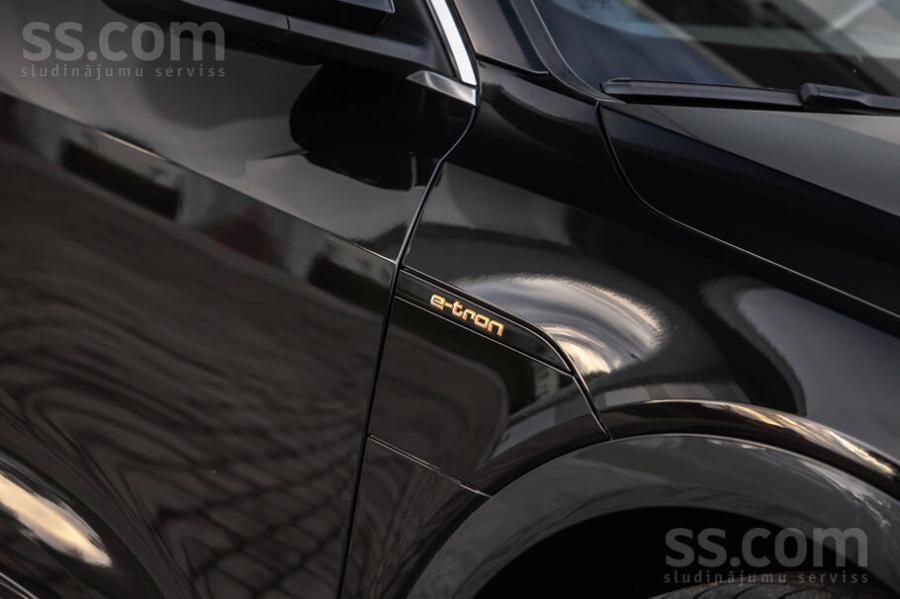 Melns Audi E-Tron 2019 Jelgava, ar dzinēja tilpumu 0.00 L un nobraukumu 0 tūkst. km par 18900 €, foto 15 vietnē AUTOMOTO.COM.LV